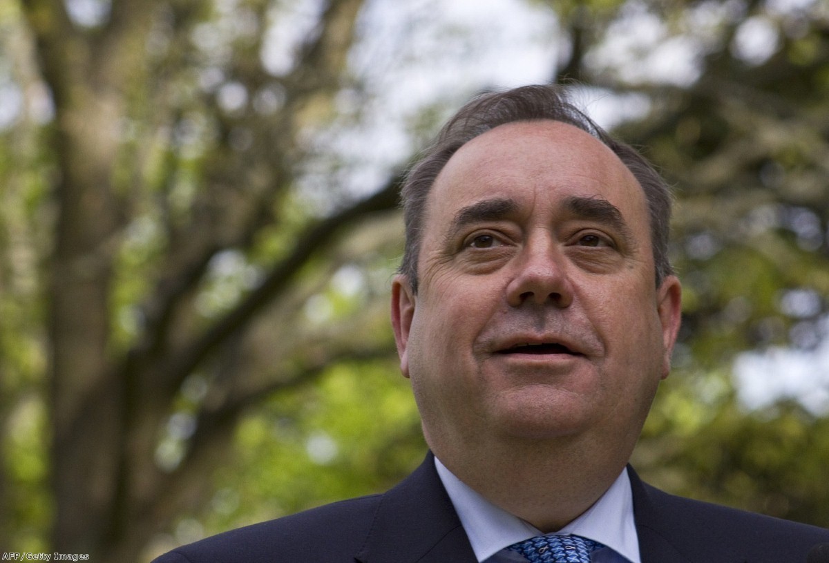 Salmond offers Scots third option in independence debate