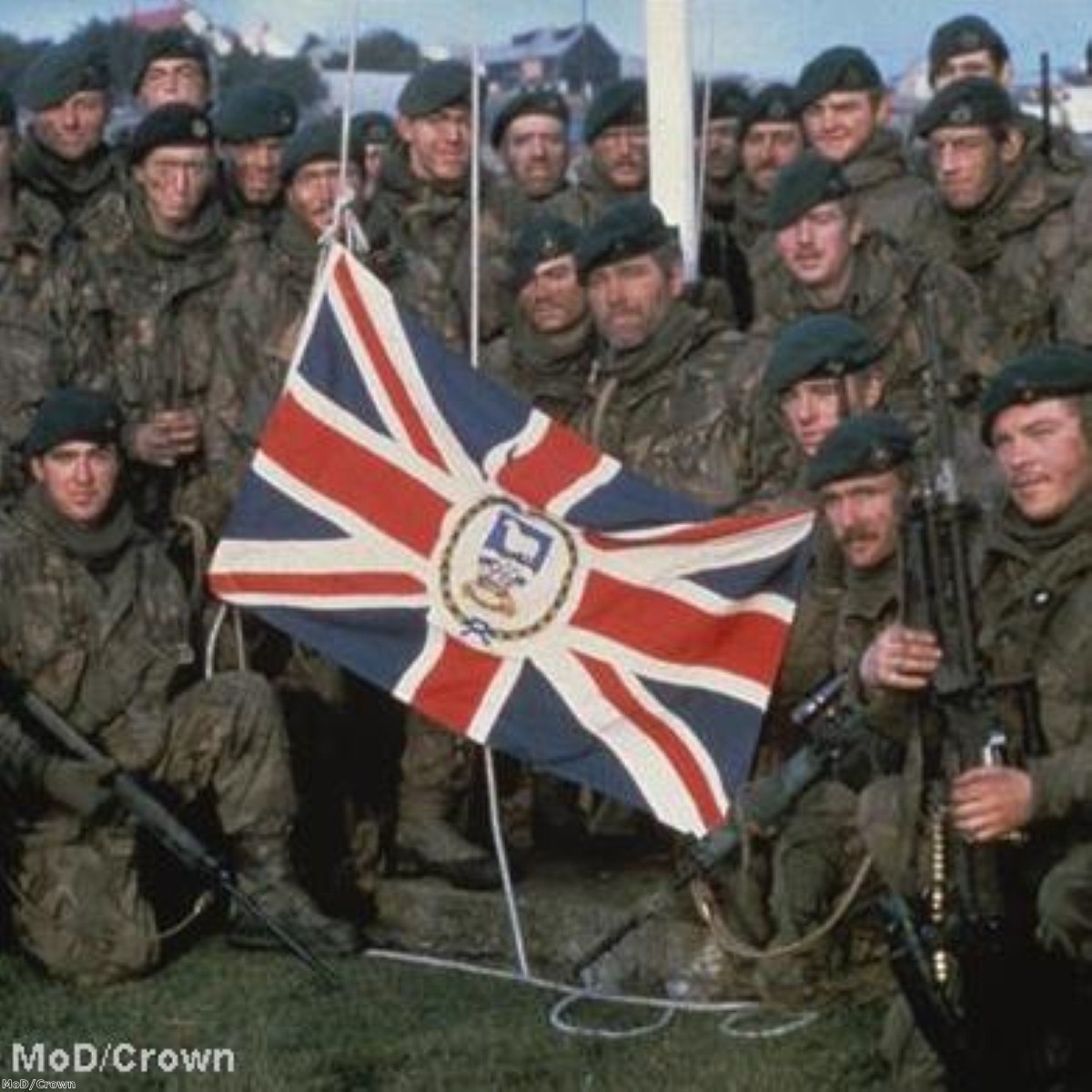 Falklands to choose between Argentina and Britain